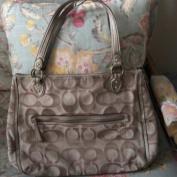 Coach | Bags | Coach Signature Daisy Tote Bag Khaki Metallic Gold With ...